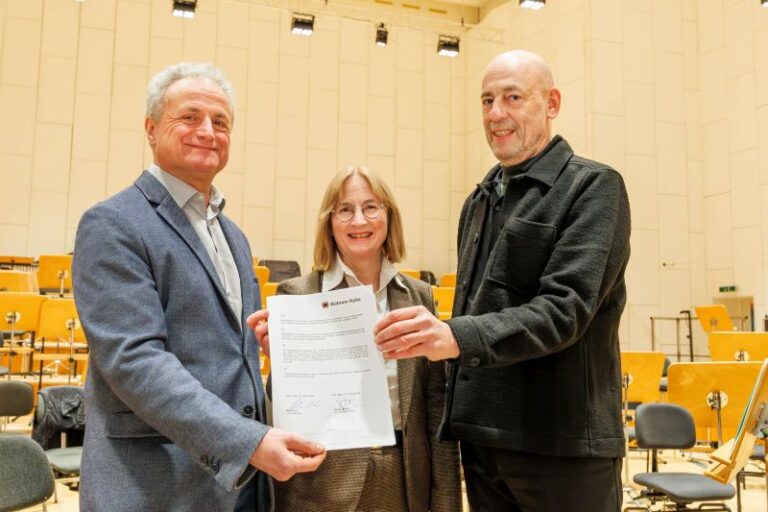 Unterzeichnung Vertragsverlängerung Generalmusikdirektor Fabrice Bollon ...